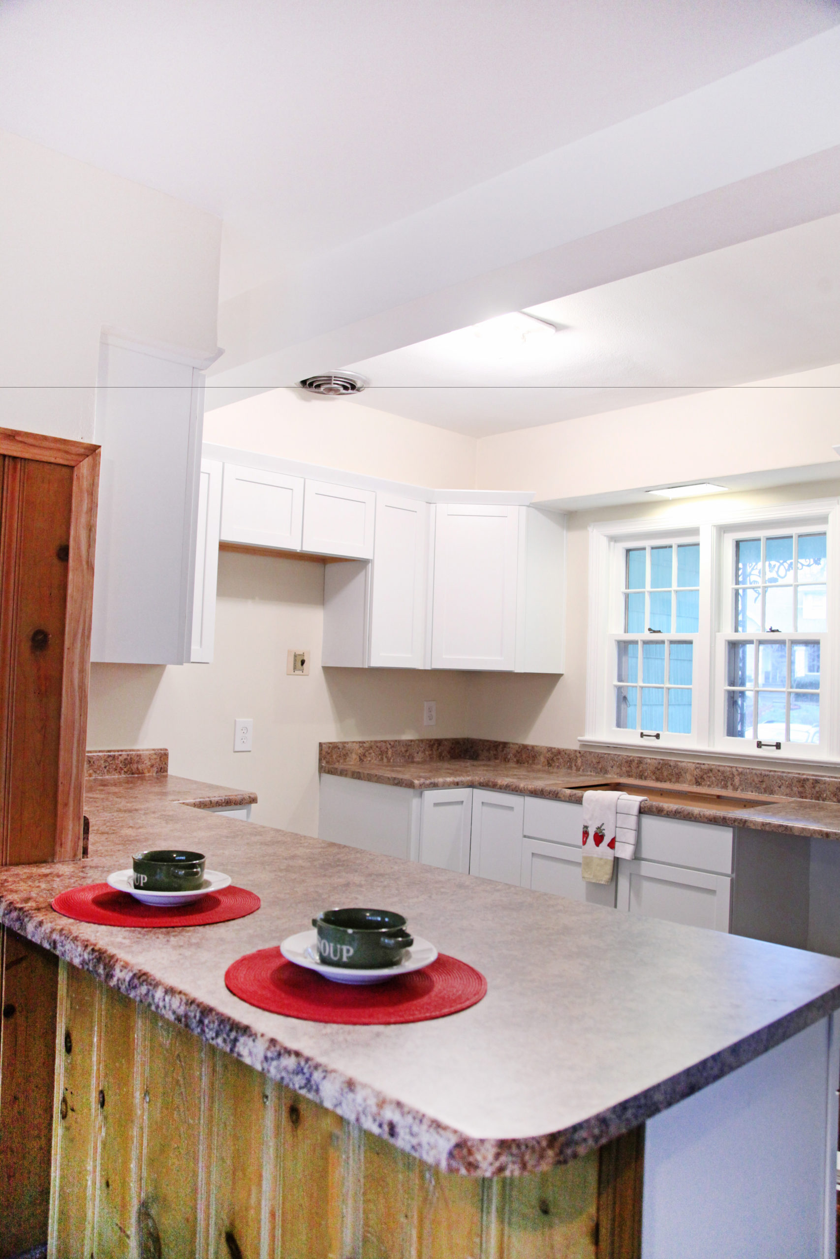 Staging an empty house to sell - tips & tricks! • Grand Little Place