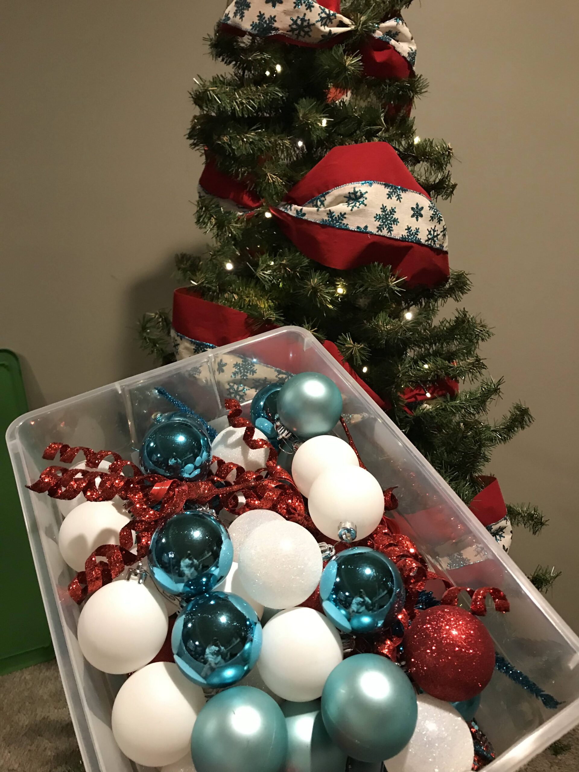 How to Decorate a Christmas Tree with Ribbon • Grand Little Place